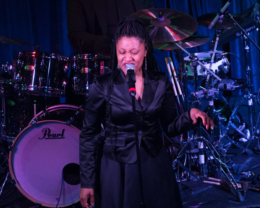 Stephanie Robinson – The Accents Band